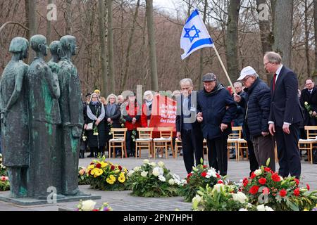 Survivors Jerry Wartski, left, and Albrecht Weinberg sit together ...
