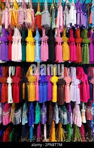 Stall selling good luck knots in Chinatown. Singapore Stock Photo - Alamy
