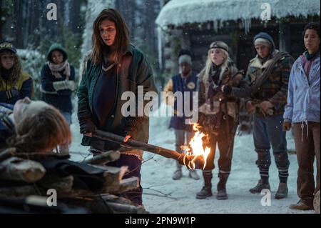 YELLOWJACKETS, from left: Jasmin Savoy Brown, Liv Hewson, Luciano ...