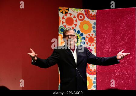 Carsten Linke in dem Bühnenstück HERRICHT & PREIL IM HOPPEGARTEN von ...