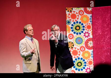 Dirk Neumann und Carsten Linke in dem Bühnenstück HERRICHT & PREIL IM ...