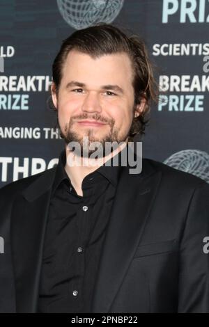 Magnus Carlsen at the 2023 Breakthrough Prize Ceremony for Science ...