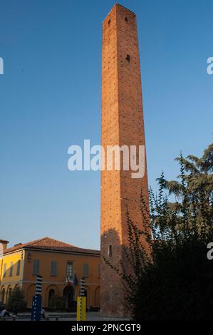Medieval noble towers Piazza Leonardo da Vinci. Pavia, Lombardy, Italy ...