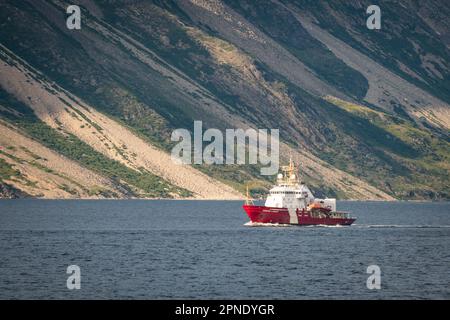Canadian Fisheries/Coastal Patrol Vessel CCGS Leonard J Cowley underway ...