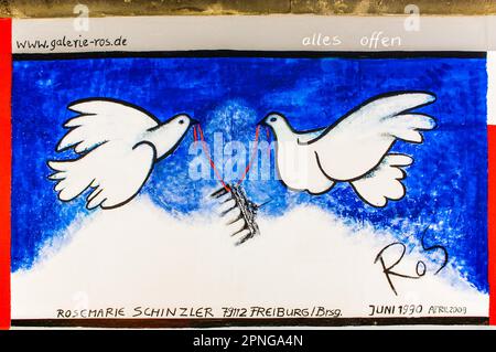 The pigeons by artist Rosemarie Schnitzler, renovation of the East Side ...