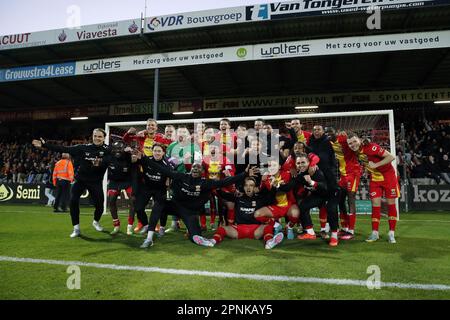 DEVENTER - (lr) Dario Serra of Go Ahead Eagles, Matej Chalus of FC ...