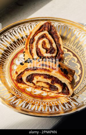 Kleicha, Iraqi date cookie in spiral form with nigella seeds Stock ...