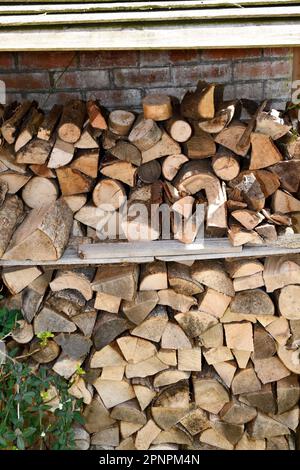Log Bunker made from Wooden Pallets Stock Photo - Alamy
