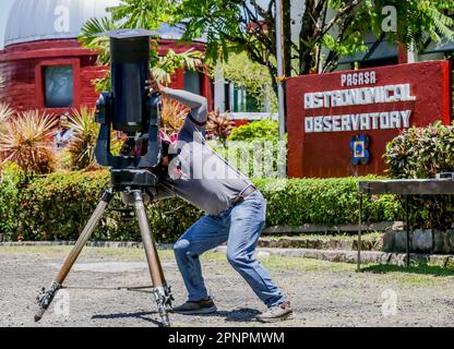 Quezon City, Philippines. 20th Apr, 2023. This combined photo shows the ...