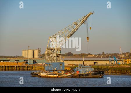 Devon Sampson floating crane on the river Medway Stock Photo - Alamy