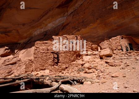 Views of the Split Level Ruins in Utah's Grand Gulch, remnants of an ...