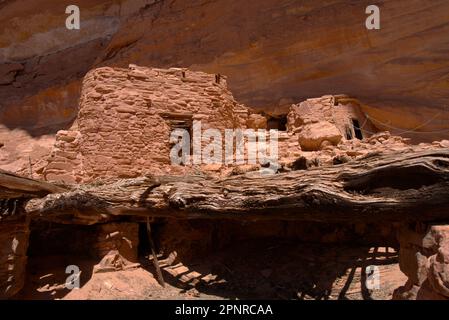 Views of the Split Level Ruins in Utah's Grand Gulch, remnants of an ...