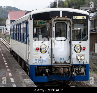 A JR Shikoku KiHa 32 Series train decorated to look like a Series 0 ...