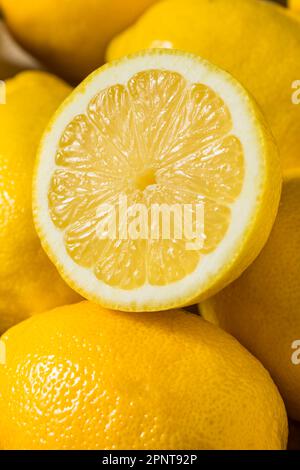 Organic Raw Seedless Yellow Lemons in a Bunch Stock Photo - Alamy