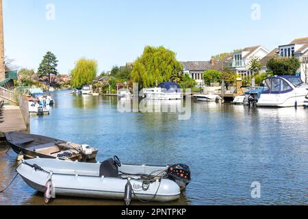 River Thames from Thames Ditton Island Bridge, Thames Ditton, Surrey ...