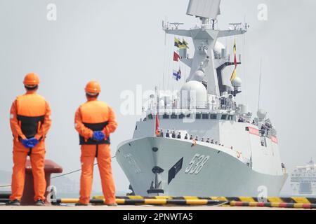 YANTAI, CHINA - APRIL 20, 2023 - People welcome the Chinese frigate ...
