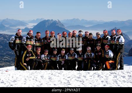 Mannschaftsfoto Langlauf Nationalmannschaft, Ski Nordisch, Stehend von ...