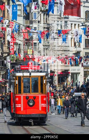Istiklal Street and red tram, the most famous street and entertainment ...