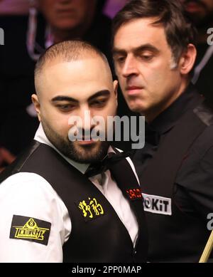 Hossein Vafaei (right) and Ronnie O'Sullivan during day seven of the ...