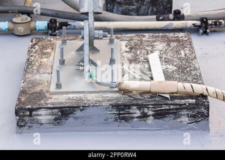 Installing the ground wire system with the steel frame of the ...