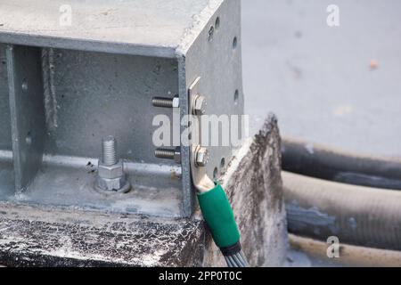 Installing the ground wire system with the steel frame of the ...