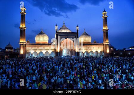 Illuminated Jama Masjid mosque ahead of Eid. India sights crescent moon ...