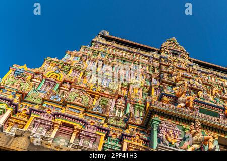 Chidambaram Thillai Natarajar temple gopuram right side. Temple ...