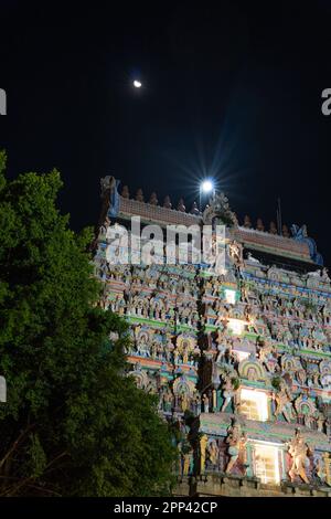 Chidambaram Thillai Natarajar temple gopuram right side. Temple ...