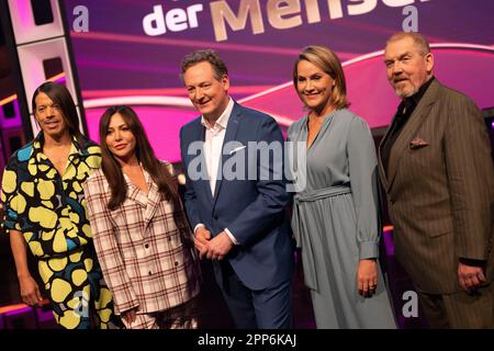 Simone Thomalla in the ARD TV show 'The Advent Festival of 100,000 ...