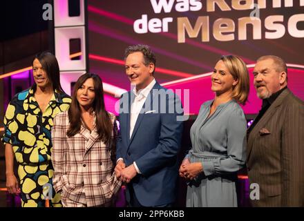 Simone Thomalla in the ARD TV show 'The Advent Festival of 100,000 ...