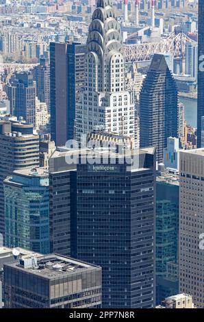 The Kalikow building at 101 Park Ave. is decorated for the holidays ...