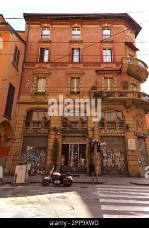 Typical building of Bologna downtown (Italy Stock Photo - Alamy