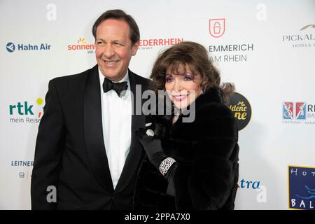 Percy Gibson, left, and Joan Collins arrive at the Vanity Fair Oscar ...