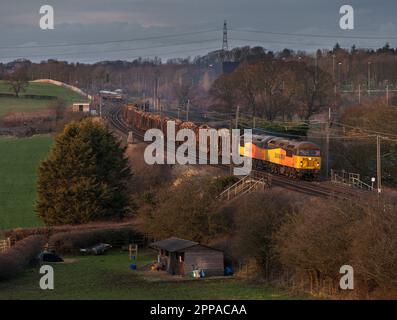 Colas Railfreight class 56 locomotives 56094 + 56090 hauling a long ...