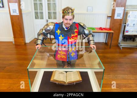 Henry V actor from Shakespeare's play Stock Photo - Alamy