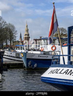 A view across the Oosterdok in Amsterdam Stock Photo - Alamy