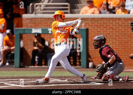 Tennessee Volunteers center fielder Hunter Ensley (9) at bat against ...