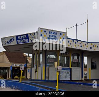 Sam's Super Burger restaurant built in 1950 in San Lorenzo, California Stock Photo - Alamy