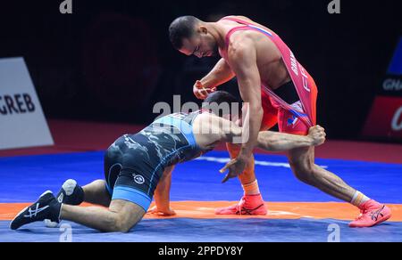 (230424) -- ZAGREB, April 24, 2023 (Xinhua) -- Burhan Akbudak (top) of ...