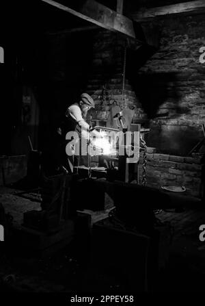 Blacksmith chain making workshop at the Black Country Living Museum ...