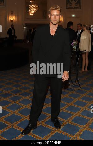 Kevin Pabel (Model) Steinway & Sons "Masterpieces 8x8",Hotel Atlantic ...