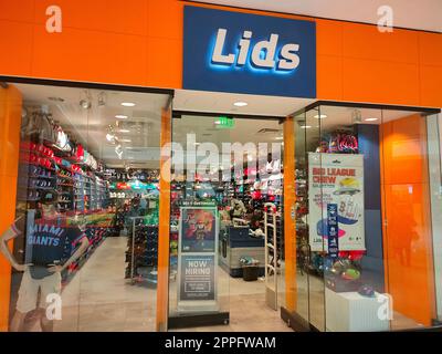 Hat shop in Aventura Mall, Florida, USA Stock Photo - Alamy
