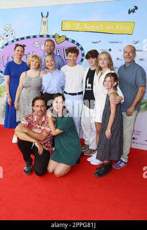 Cast with Timothy Scannell,Levi Kazmaier,Laila Ziegler,Sonja Ewers ...