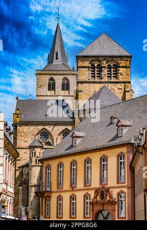 Architecture of Trier with the Cathedral of Saint Peter Stock Photo - Alamy
