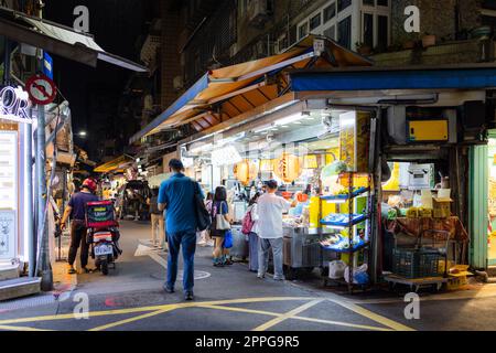 Taipei, Taiwan 01 September 2022: Shida Night Market in Taipei city ...