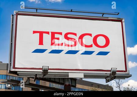 Advertisement billboard displaying logo of Tesco Stock Photo - Alamy