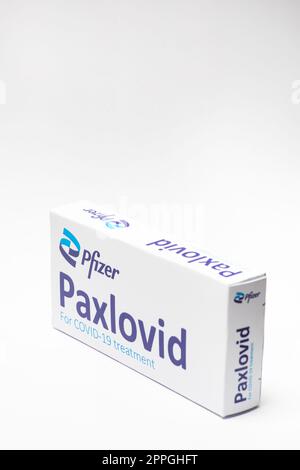Oral antiviral drug pill Paxlovid developped by Pfizer Stock Photo - Alamy