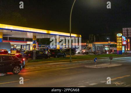 Long lines at gas stations. Today on 31.8.2022 the fuel discount at ...