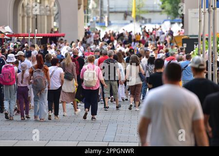 Street scene in Munich with many people walking Stock Photo - Alamy