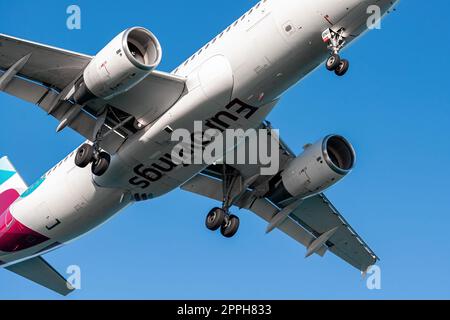 Close up of an Airbus A320 jetliner nose Stock Photo - Alamy